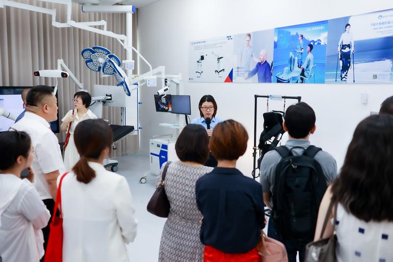 AmCham Shanghai Tour to Zhangjiang High-Tech Park 上海美国商会携企业团考察张江高科技园区 ...