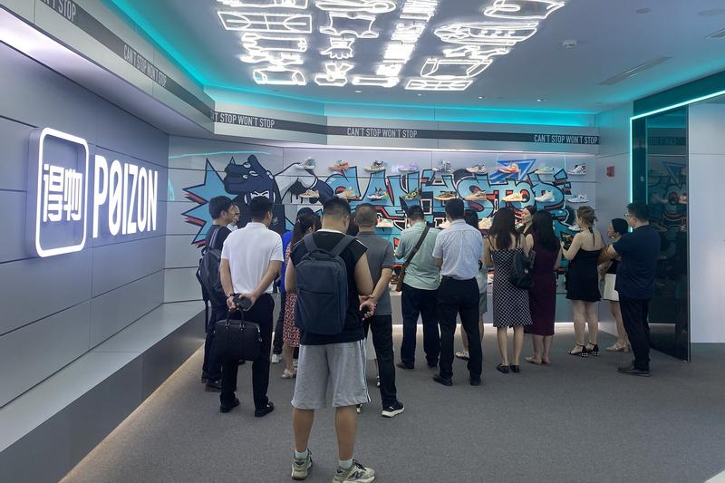 AmCham Shanghai Hangzhou Center Held A Visit with POIZON Shanghai 上海美国 ...