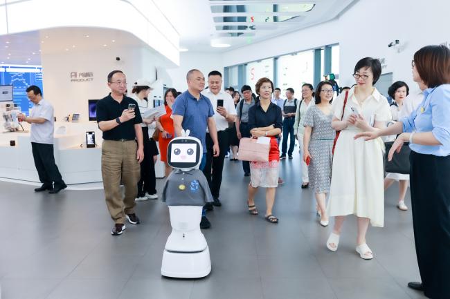 AmCham Shanghai Tour to Zhangjiang High-Tech Park 上海美国商会携企业团考察张江高科技园区 ...